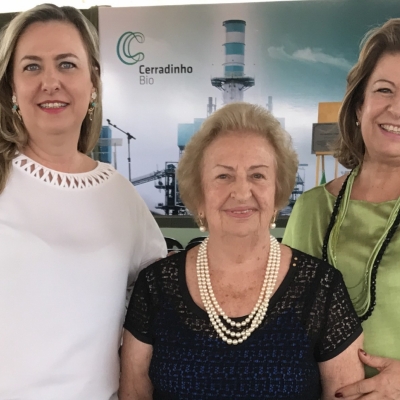 Dona Neide Sanches Fernandes e suas filhas são personagens do livro ...