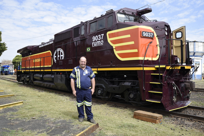 Rumo e prefeitura repaginam locomotiva em homenagem à Estrada de Ferro ...